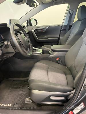 Pelēks Toyota RAV4 2024 Tallina, ar dzinēja tilpumu 2.50 L un nobraukumu 43 tūkst. km par 34990 €, foto 7 vietnē AUTOMOTO.COM.LV