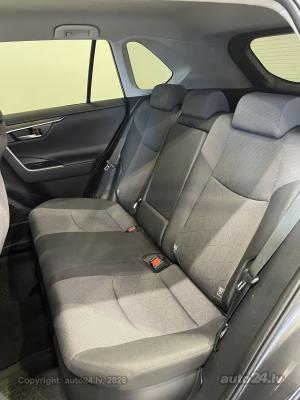 Pelēks Toyota RAV4 2024 Tallina, ar dzinēja tilpumu 2.50 L un nobraukumu 43 tūkst. km par 34990 €, foto 9 vietnē AUTOMOTO.COM.LV