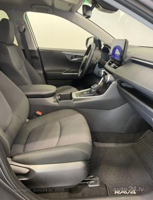 Pelēks Toyota RAV4 2024 Tallina, ar dzinēja tilpumu 2.50 L un nobraukumu 43 tūkst. km par 34990 €, foto 10 vietnē AUTOMOTO.COM.LV