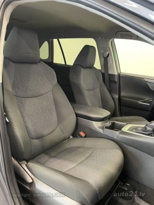 Pelēks Toyota RAV4 2024 Tallina, ar dzinēja tilpumu 2.50 L un nobraukumu 43 tūkst. km par 34990 €, foto 11 vietnē AUTOMOTO.COM.LV