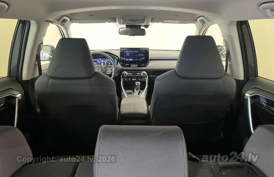 Pelēks Toyota RAV4 2024 Tallina, ar dzinēja tilpumu 2.50 L un nobraukumu 43 tūkst. km par 34990 €, foto 15 vietnē AUTOMOTO.COM.LV