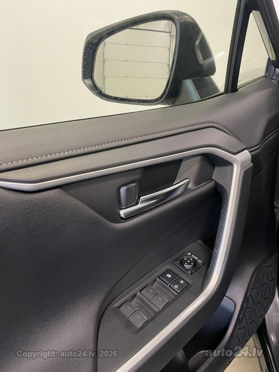Pelēks Toyota RAV4 2024 Tallina, ar dzinēja tilpumu 2.50 L un nobraukumu 43 tūkst. km par 34990 €, foto 18 vietnē AUTOMOTO.COM.LV