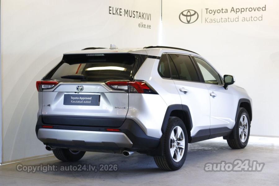 Pelēks Toyota RAV4 2024 Tallina, ar dzinēja tilpumu 2.49 L un nobraukumu 37 tūkst. km par 34490 €, foto 3 vietnē AUTOMOTO.COM.LV
