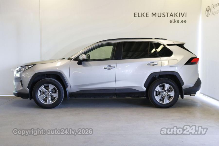 Pelēks Toyota RAV4 2024 Tallina, ar dzinēja tilpumu 2.49 L un nobraukumu 37 tūkst. km par 34490 €, foto 4 vietnē AUTOMOTO.COM.LV