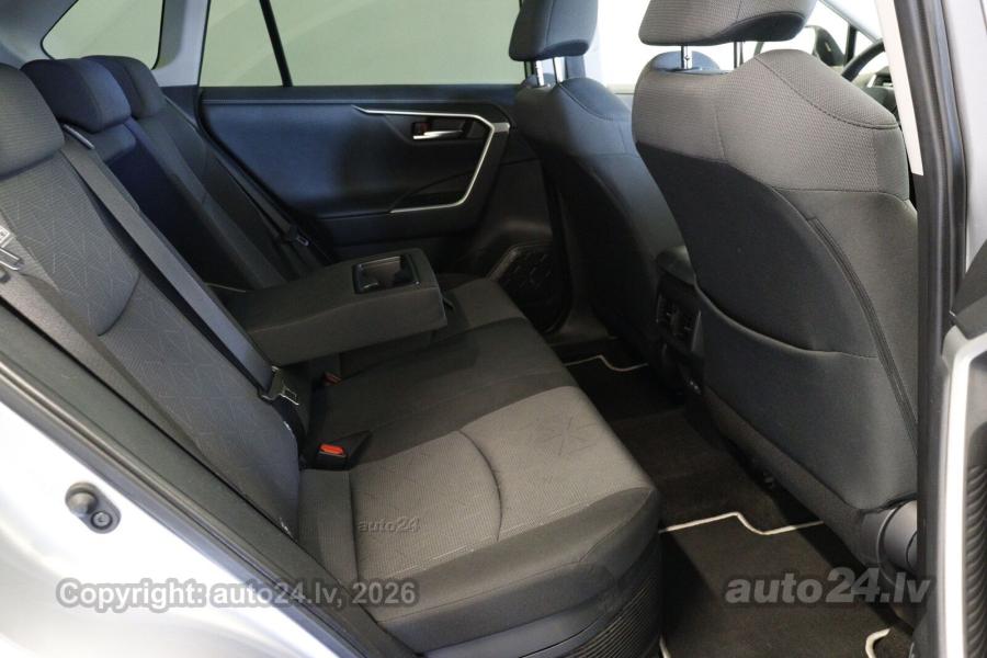 Pelēks Toyota RAV4 2024 Tallina, ar dzinēja tilpumu 2.49 L un nobraukumu 37 tūkst. km par 34490 €, foto 8 vietnē AUTOMOTO.COM.LV