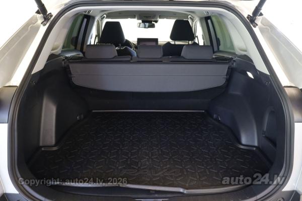 Grey Toyota RAV4 2024 in Tallinn, with an engine capacity of 2.49 L and mileage of 37 thousand km for 34490 €, photo 10 on AUTOMOTO.COM.LV