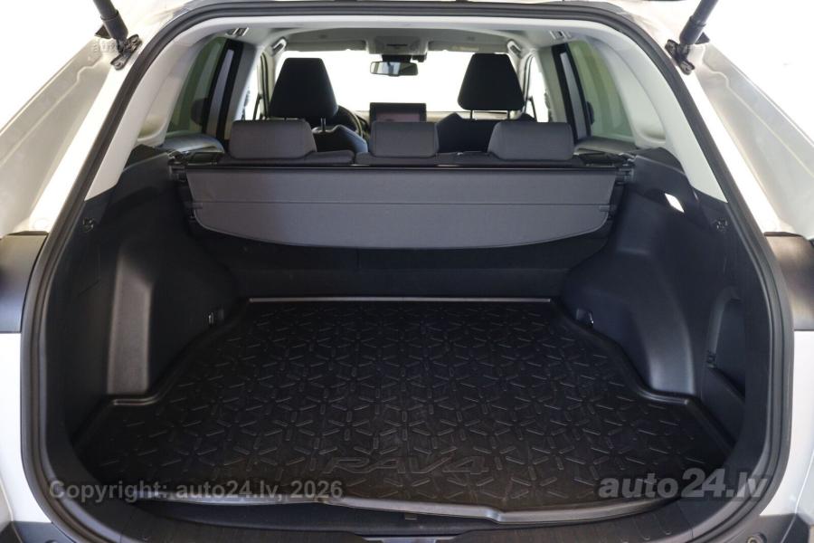 Pelēks Toyota RAV4 2024 Tallina, ar dzinēja tilpumu 2.49 L un nobraukumu 37 tūkst. km par 34490 €, foto 11 vietnē AUTOMOTO.COM.LV