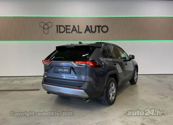 Grey Toyota RAV4 2024 in Tallinn, with an engine capacity of 2.50 L and mileage of 54 thousand km for 34990 €, photo 4 on AUTOMOTO.COM.LV