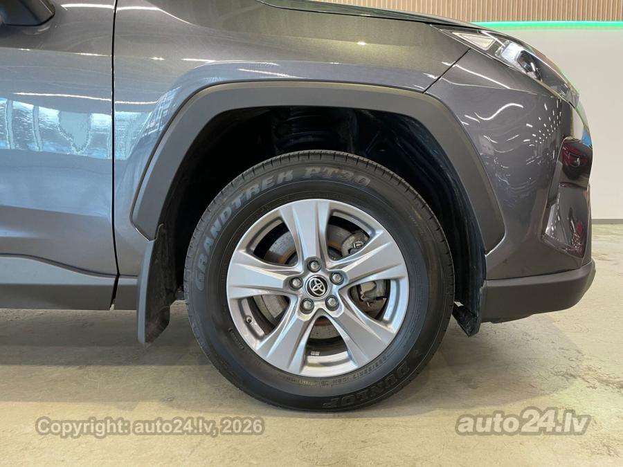 Pelēks Toyota RAV4 2024 Tallina, ar dzinēja tilpumu 2.50 L un nobraukumu 54 tūkst. km par 34990 €, foto 6 vietnē AUTOMOTO.COM.LV