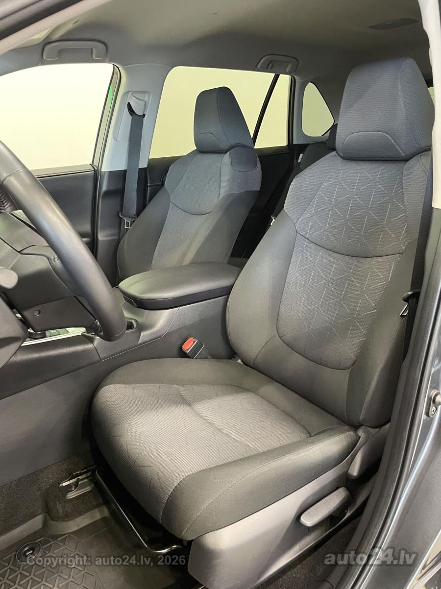 Pelēks Toyota RAV4 2024 Tallina, ar dzinēja tilpumu 2.50 L un nobraukumu 54 tūkst. km par 34990 €, foto 8 vietnē AUTOMOTO.COM.LV