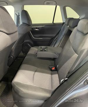 Pelēks Toyota RAV4 2024 Tallina, ar dzinēja tilpumu 2.50 L un nobraukumu 54 tūkst. km par 34990 €, foto 9 vietnē AUTOMOTO.COM.LV