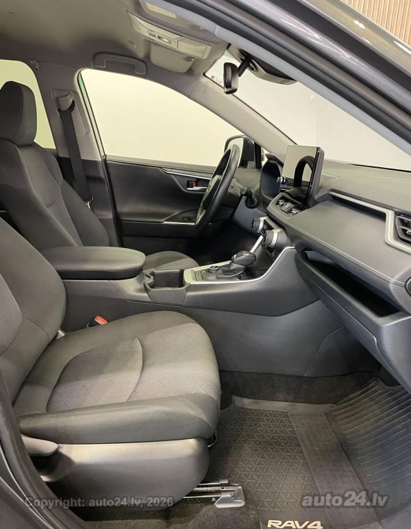 Grey Toyota RAV4 2024 in Tallinn, with an engine capacity of 2.50 L and mileage of 54 thousand km for 34990 €, photo 9 on AUTOMOTO.COM.LV