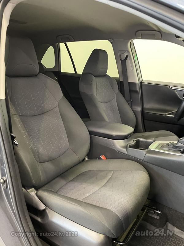 Grey Toyota RAV4 2024 in Tallinn, with an engine capacity of 2.50 L and mileage of 54 thousand km for 34990 €, photo 10 on AUTOMOTO.COM.LV