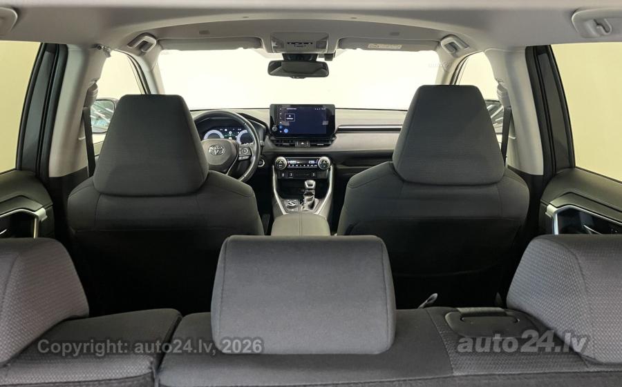 Pelēks Toyota RAV4 2024 Tallina, ar dzinēja tilpumu 2.50 L un nobraukumu 54 tūkst. km par 34990 €, foto 16 vietnē AUTOMOTO.COM.LV