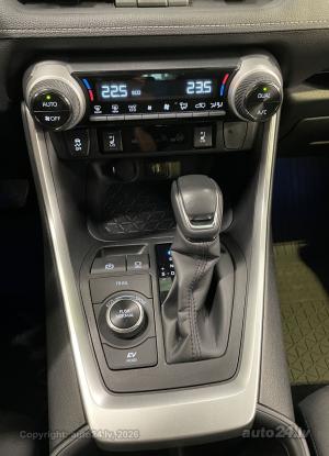Pelēks Toyota RAV4 2024 Tallina, ar dzinēja tilpumu 2.50 L un nobraukumu 54 tūkst. km par 34990 €, foto 19 vietnē AUTOMOTO.COM.LV