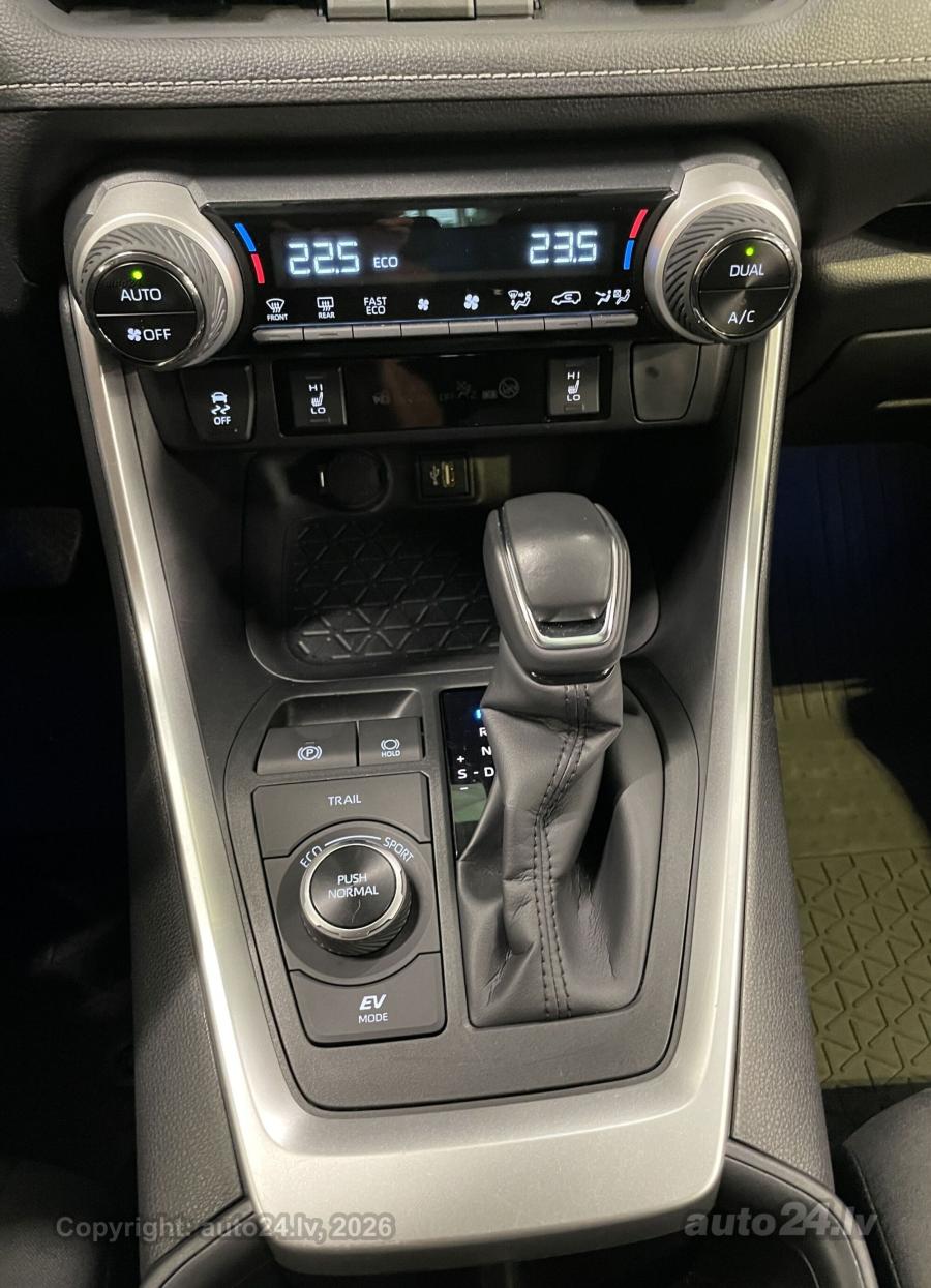 Pelēks Toyota RAV4 2024 Tallina, ar dzinēja tilpumu 2.50 L un nobraukumu 54 tūkst. km par 34990 €, foto 19 vietnē AUTOMOTO.COM.LV