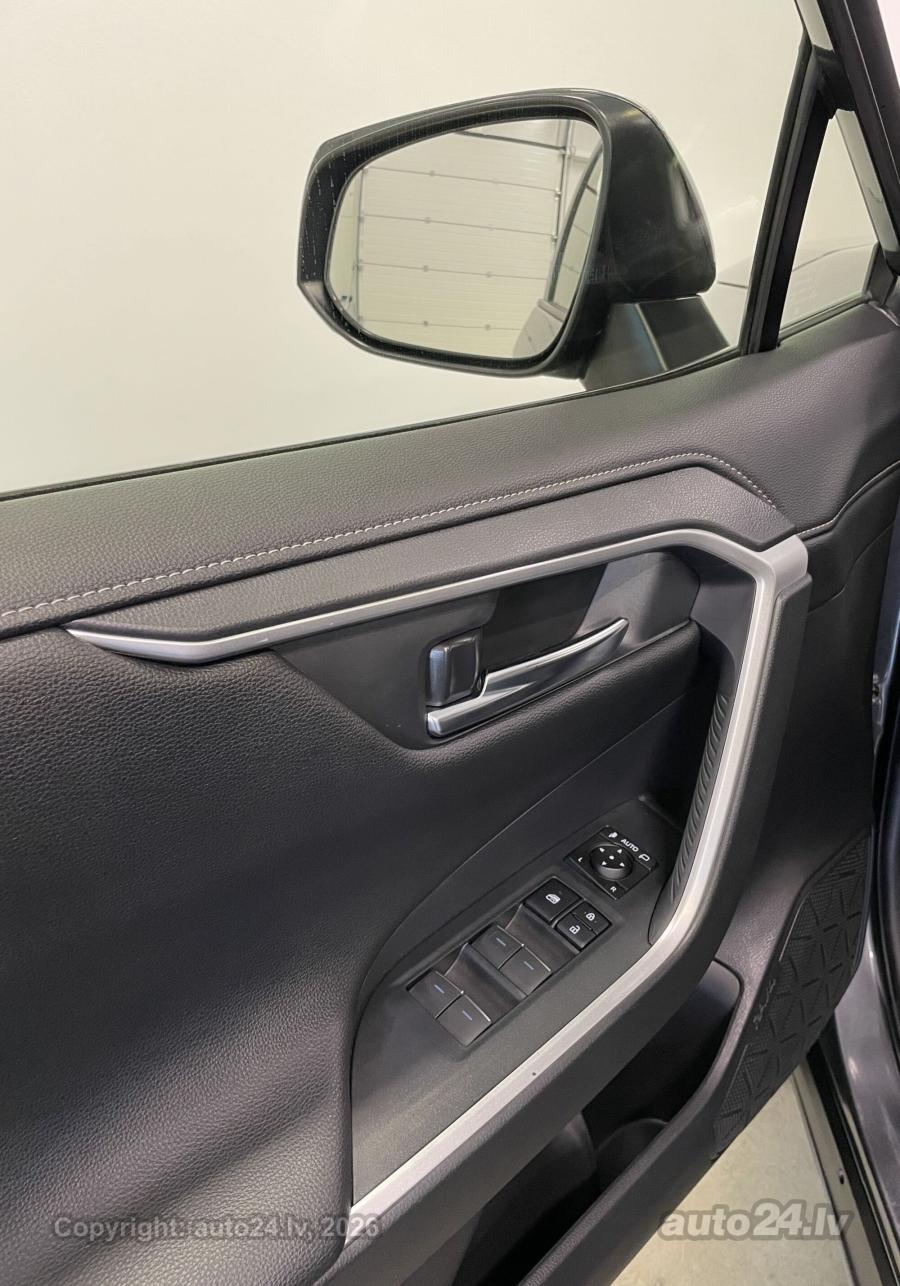 Pelēks Toyota RAV4 2024 Tallina, ar dzinēja tilpumu 2.50 L un nobraukumu 54 tūkst. km par 34990 €, foto 21 vietnē AUTOMOTO.COM.LV