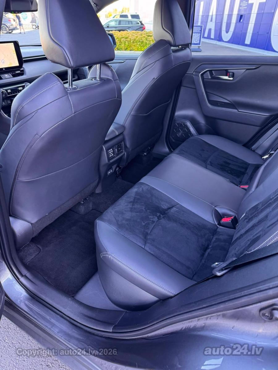 Pelēks Toyota RAV4 2024 Tallina, ar dzinēja tilpumu 2.50 L un nobraukumu 57 tūkst. km par 48500 €, foto 3 vietnē AUTOMOTO.COM.LV