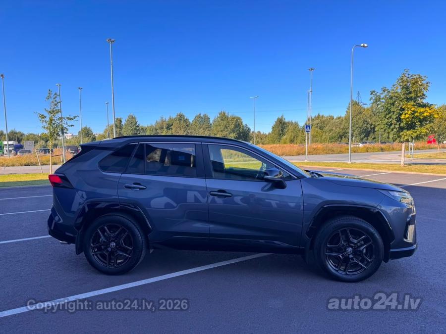 Pelēks Toyota RAV4 2024 Tallina, ar dzinēja tilpumu 2.50 L un nobraukumu 57 tūkst. km par 48500 €, foto 8 vietnē AUTOMOTO.COM.LV