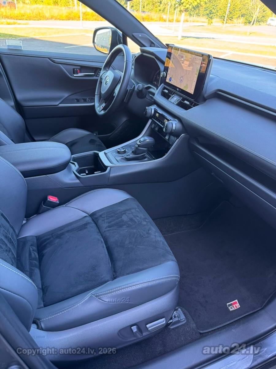 Pelēks Toyota RAV4 2024 Tallina, ar dzinēja tilpumu 2.50 L un nobraukumu 57 tūkst. km par 48500 €, foto 12 vietnē AUTOMOTO.COM.LV