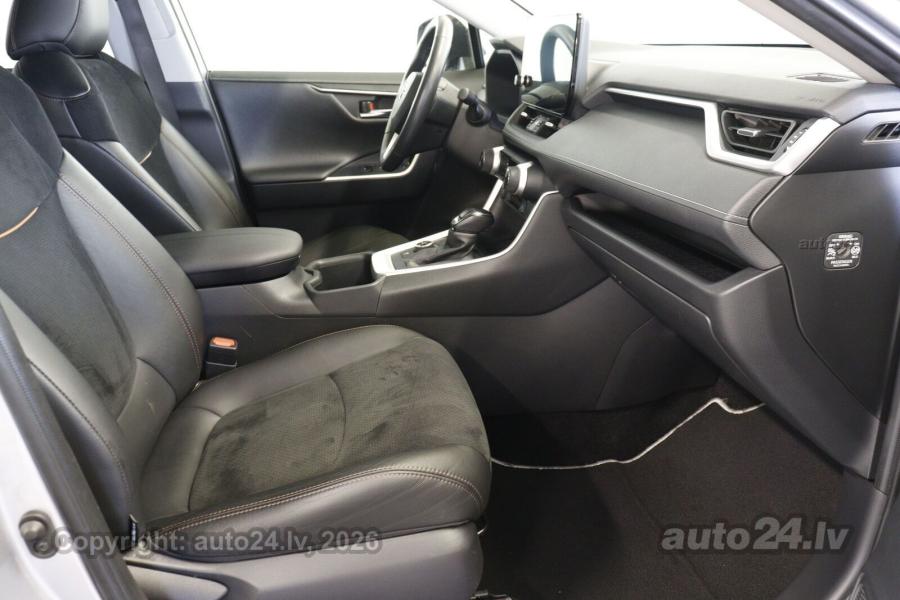 Pelēks Toyota RAV4 2024 Tallina, ar dzinēja tilpumu 2.49 L un nobraukumu 47 tūkst. km par 37600 €, foto 7 vietnē AUTOMOTO.COM.LV
