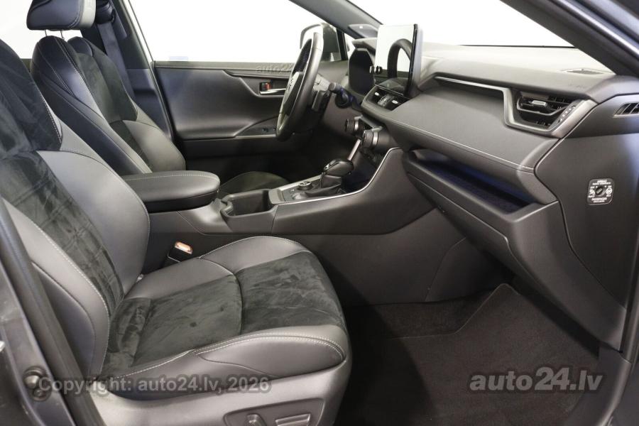 Grey Toyota RAV4 2024 in Tallinn, with an engine capacity of 2.49 L and mileage of 57 thousand km for 41500 €, photo 7 on AUTOMOTO.COM.LV