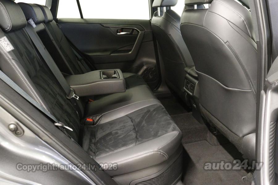 Grey Toyota RAV4 2024 in Tallinn, with an engine capacity of 2.49 L and mileage of 57 thousand km for 41500 €, photo 8 on AUTOMOTO.COM.LV