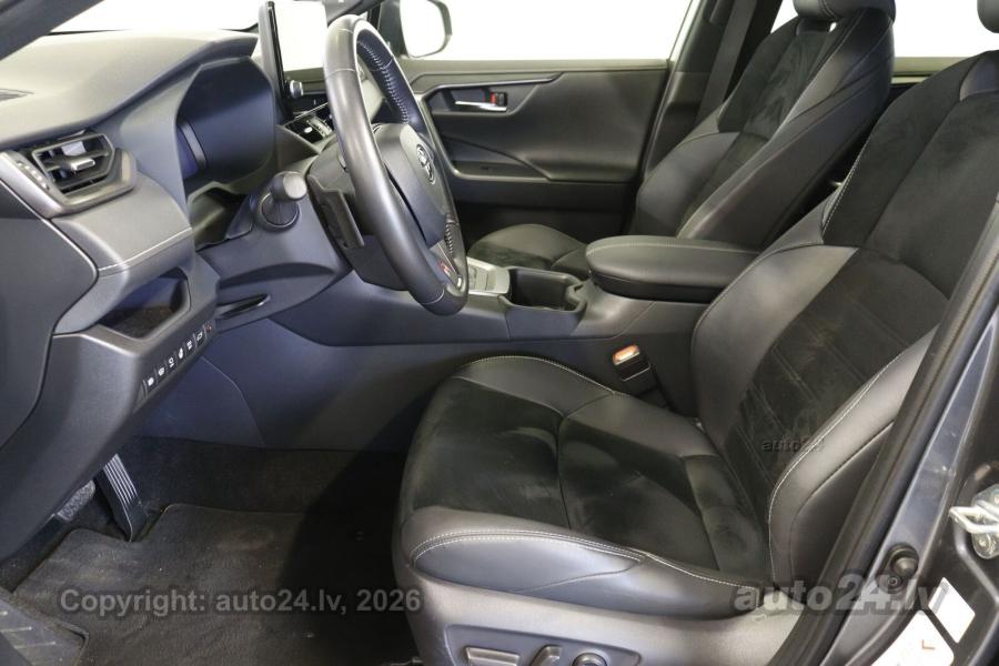 Grey Toyota RAV4 2024 in Tallinn, with an engine capacity of 2.49 L and mileage of 57 thousand km for 41500 €, photo 12 on AUTOMOTO.COM.LV