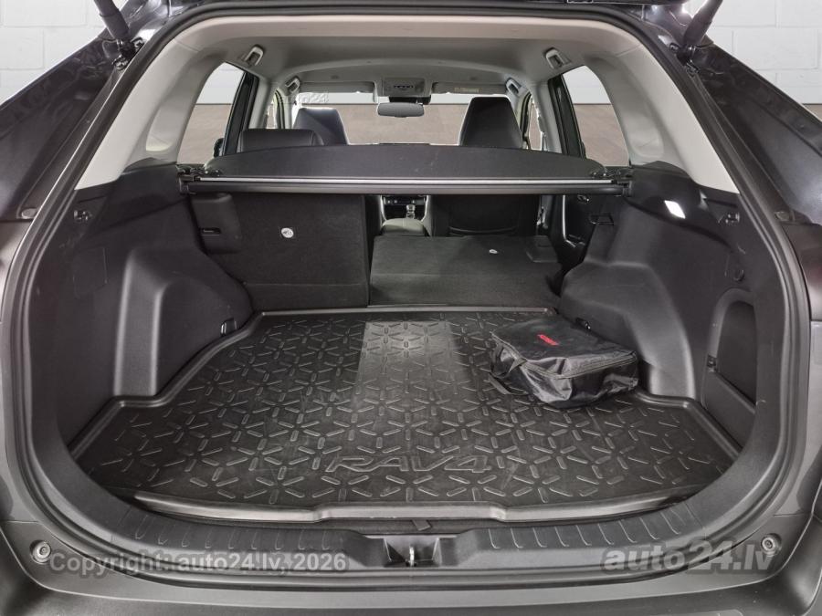 Pelēks Toyota RAV4 2024 Tallina, ar dzinēja tilpumu 2.50 L un nobraukumu 59 tūkst. km par 36990 €, foto 11 vietnē AUTOMOTO.COM.LV