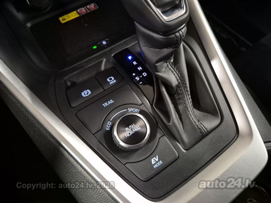 Pelēks Toyota RAV4 2024 Tallina, ar dzinēja tilpumu 2.50 L un nobraukumu 59 tūkst. km par 36990 €, foto 17 vietnē AUTOMOTO.COM.LV