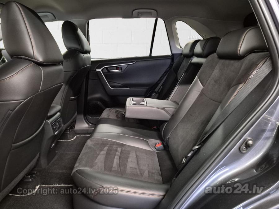 Pelēks Toyota RAV4 2024 Tallina, ar dzinēja tilpumu 2.50 L un nobraukumu 59 tūkst. km par 36990 €, foto 19 vietnē AUTOMOTO.COM.LV