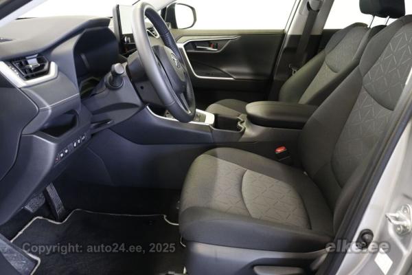 Pelēks Toyota RAV4 2025 Tallina, ar dzinēja tilpumu 2.49 L un nobraukumu 4 tūkst. km par 39900 €, foto 11 vietnē AUTOMOTO.COM.LV