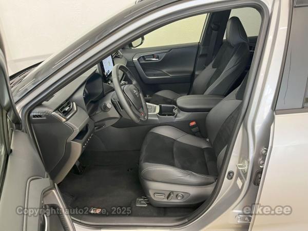 Grey Toyota RAV4 2025 in Rakvere, with an engine capacity of 2.49 L and mileage of 15 thousand km for 49990 €, photo 11 on AUTOMOTO.COM.LV