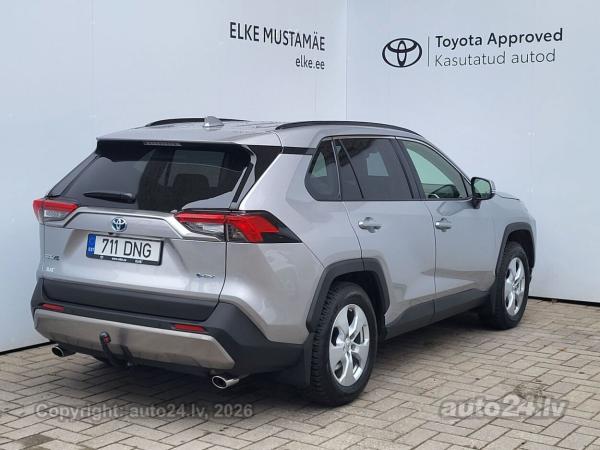Pelēks Toyota RAV4 2025 Tallina, ar dzinēja tilpumu 2.49 L un nobraukumu 11 tūkst. km par 43995 €, foto 2 vietnē AUTOMOTO.COM.LV