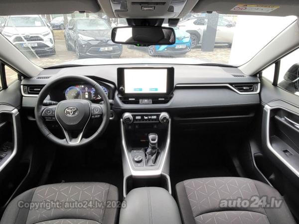 Pelēks Toyota RAV4 2025 Tallina, ar dzinēja tilpumu 2.49 L un nobraukumu 11 tūkst. km par 43995 €, foto 8 vietnē AUTOMOTO.COM.LV