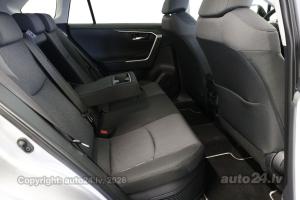 Pelēks Toyota RAV4 2025 Tallina, ar dzinēja tilpumu 2.49 L un nobraukumu 1 tūkst. km par 42900 €, foto 8 vietnē AUTOMOTO.COM.LV