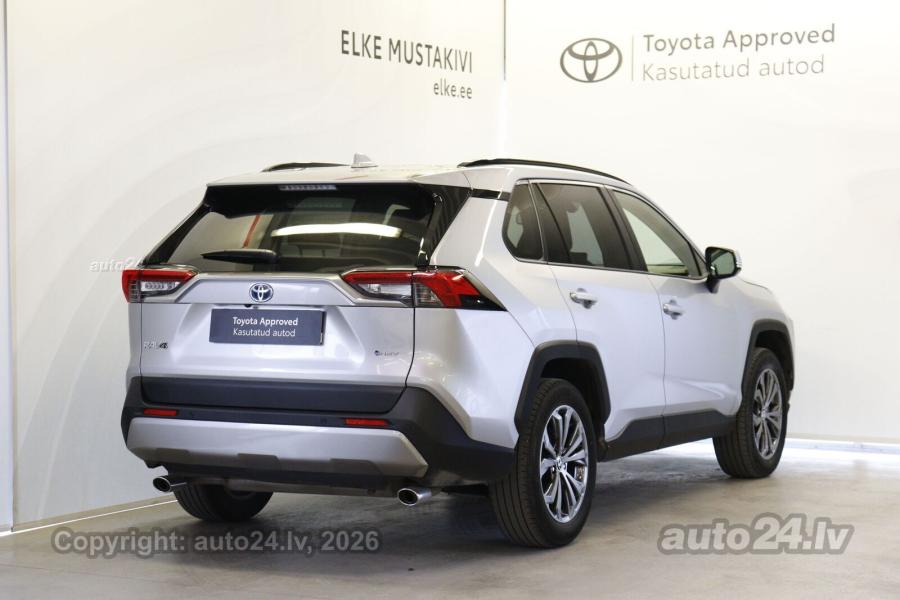 Grey Toyota RAV4 2025 in Tallinn, with an engine capacity of 2.49 L and mileage of 9 thousand km for 37990 €, photo 3 on AUTOMOTO.COM.LV