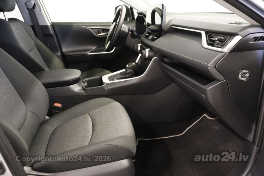 Grey Toyota RAV4 2025 in Tallinn, with an engine capacity of 2.49 L and mileage of 9 thousand km for 37990 €, photo 7 on AUTOMOTO.COM.LV