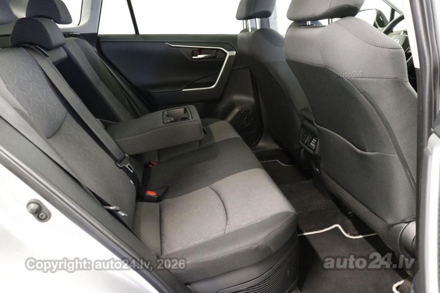 Grey Toyota RAV4 2025 in Tallinn, with an engine capacity of 2.49 L and mileage of 9 thousand km for 37990 €, photo 8 on AUTOMOTO.COM.LV