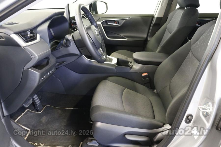 Grey Toyota RAV4 2025 in Tallinn, with an engine capacity of 2.49 L and mileage of 9 thousand km for 37990 €, photo 12 on AUTOMOTO.COM.LV