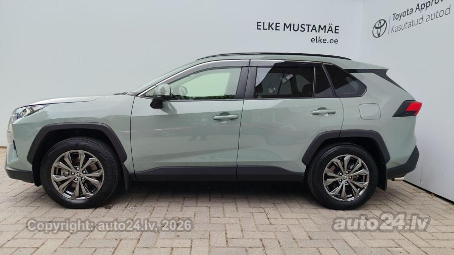 Grey Toyota RAV4 2025 in Tallinn, with an engine capacity of 2.49 L and mileage of 13 thousand km for 39995 €, photo 4 on AUTOMOTO.COM.LV