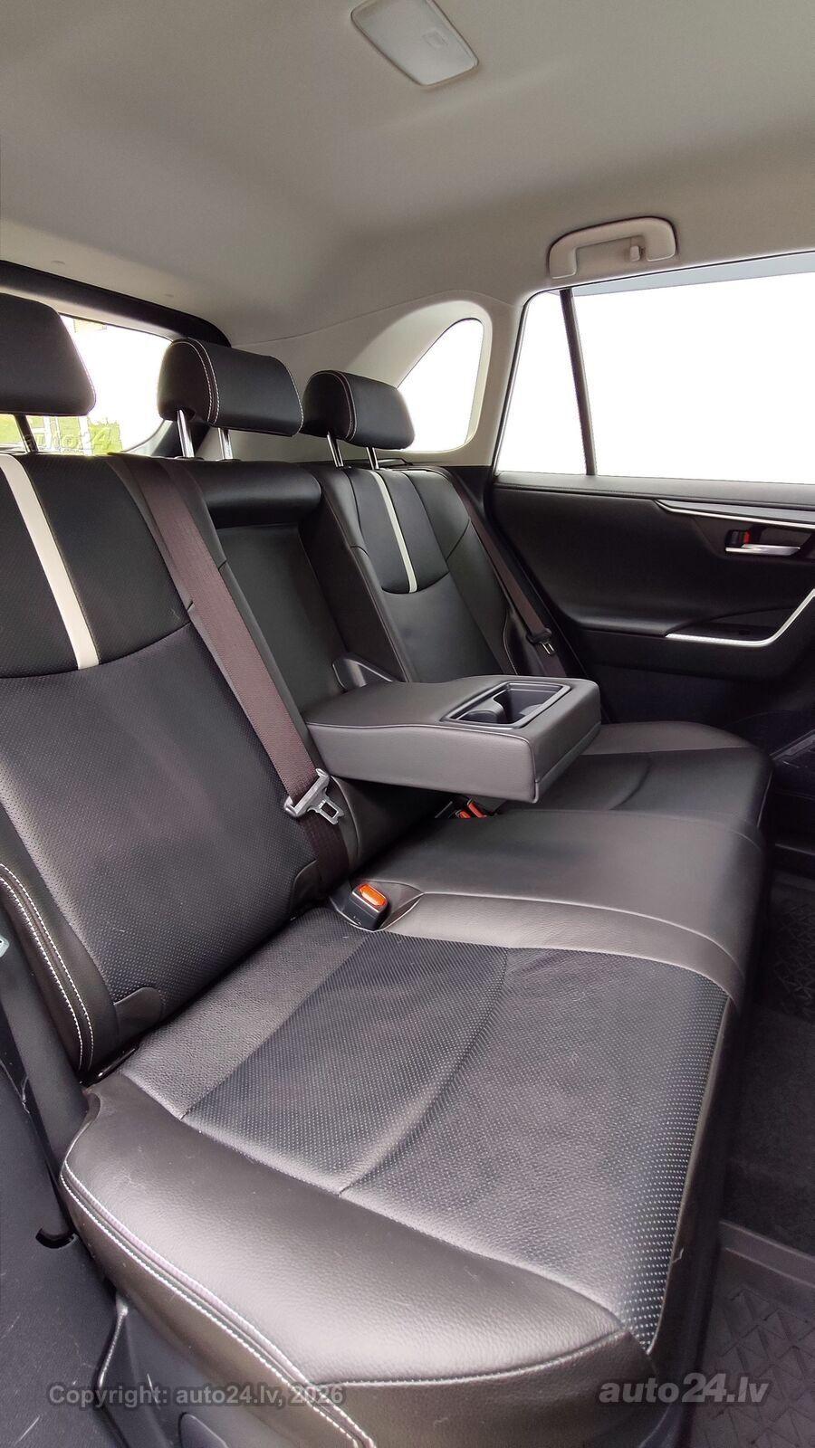 Grey Toyota RAV4 2025 in Tallinn, with an engine capacity of 2.49 L and mileage of 13 thousand km for 39995 €, photo 8 on AUTOMOTO.COM.LV
