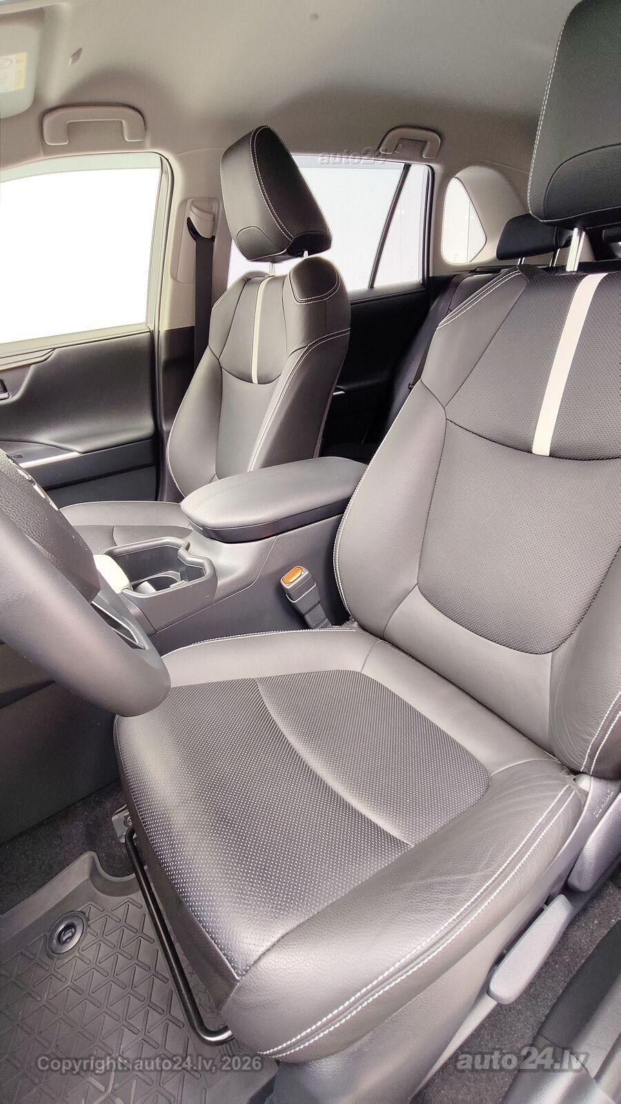 Grey Toyota RAV4 2025 in Tallinn, with an engine capacity of 2.49 L and mileage of 13 thousand km for 39995 €, photo 12 on AUTOMOTO.COM.LV