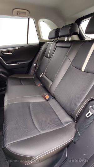 Grey Toyota RAV4 2025 in Tallinn, with an engine capacity of 2.49 L and mileage of 13 thousand km for 39995 €, photo 18 on AUTOMOTO.COM.LV