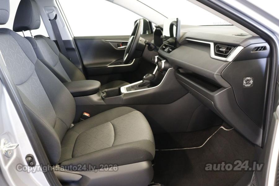Grey Toyota RAV4 2025 in Tallinn, with an engine capacity of 2.49 L and mileage of 9 thousand km for 38900 €, photo 7 on AUTOMOTO.COM.LV