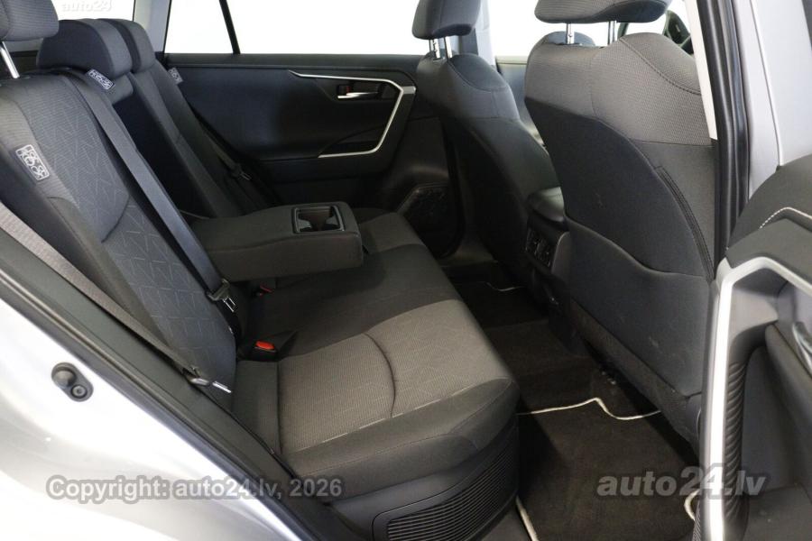 Grey Toyota RAV4 2025 in Tallinn, with an engine capacity of 2.49 L and mileage of 9 thousand km for 38900 €, photo 8 on AUTOMOTO.COM.LV