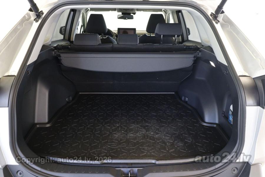 Grey Toyota RAV4 2025 in Tallinn, with an engine capacity of 2.49 L and mileage of 9 thousand km for 38900 €, photo 11 on AUTOMOTO.COM.LV