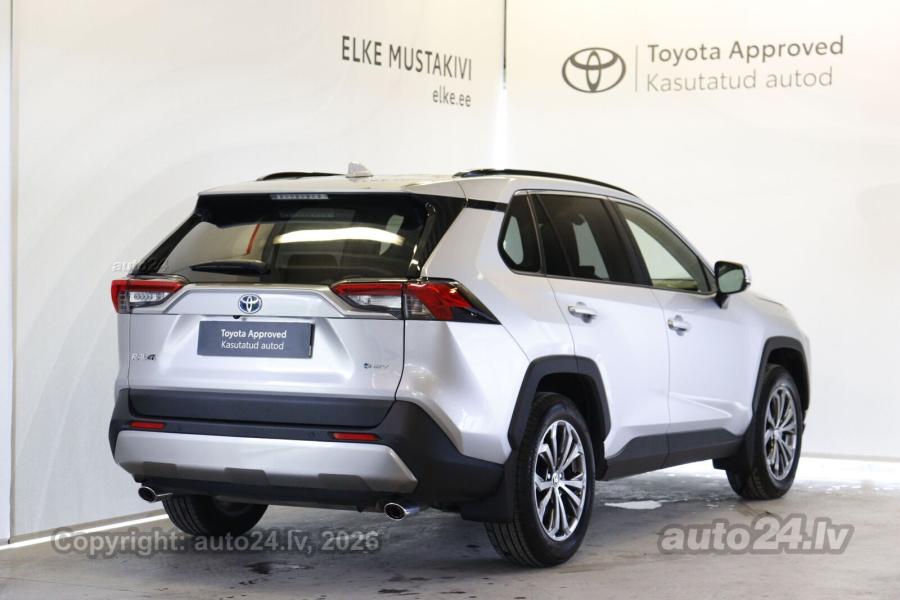 Grey Toyota RAV4 2025 in Tallinn, with an engine capacity of 2.49 L and mileage of 11 thousand km for 38900 €, photo 3 on AUTOMOTO.COM.LV