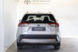 Grey Toyota RAV4 2025 in Tallinn, with an engine capacity of 2.49 L and mileage of 11 thousand km for 38900 €, photo 5 on AUTOMOTO.COM.LV