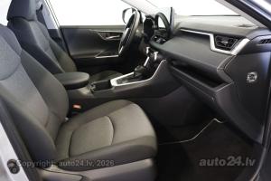 Grey Toyota RAV4 2025 in Tallinn, with an engine capacity of 2.49 L and mileage of 11 thousand km for 38900 €, photo 7 on AUTOMOTO.COM.LV